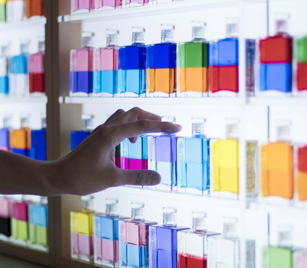 An Introduction to Aura-Soma by Mike Booth - Holistic Bliss Magazine